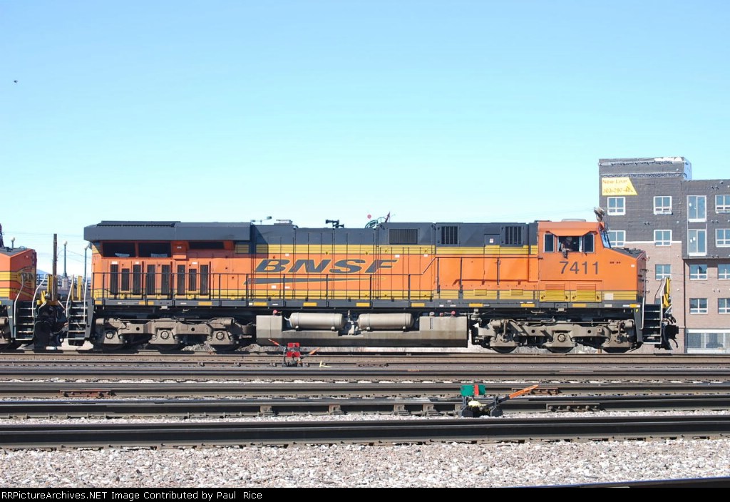 BNSF 7411